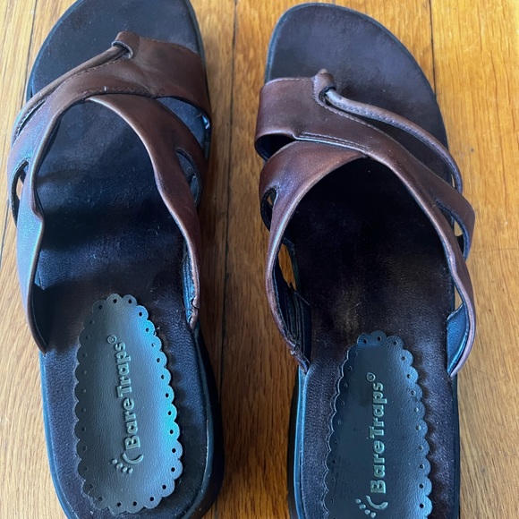 BareTraps | Shoes | Bare Traps 95 M Leather Slip On Leather Thong ...